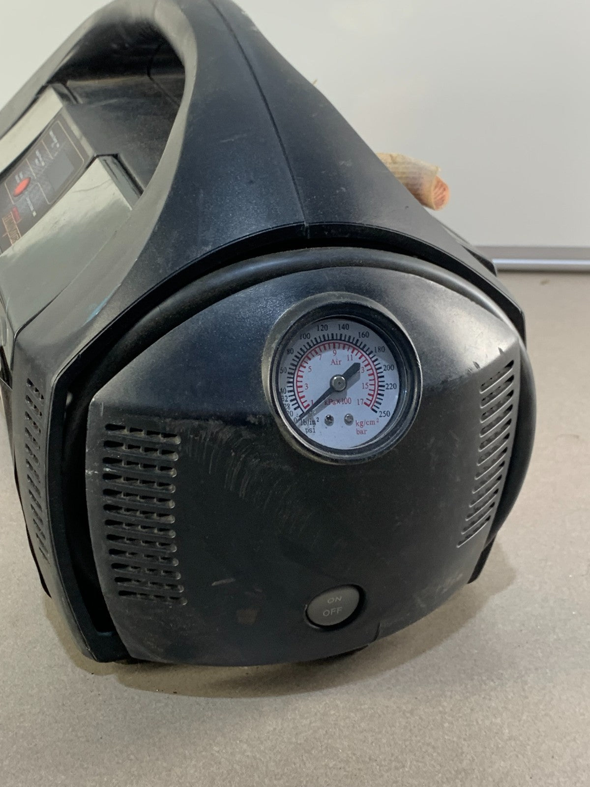 Motomaster Eliminator Power Box power pack with Inverter – Rebound Centre