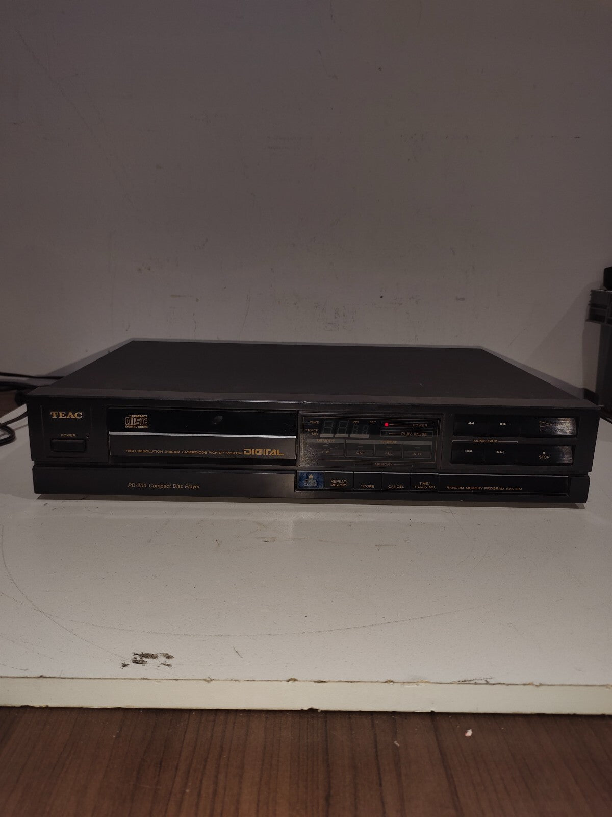 TEAC Compact Disc Player, Model PD-200, W/High Resolution 3-Beam Laser ...