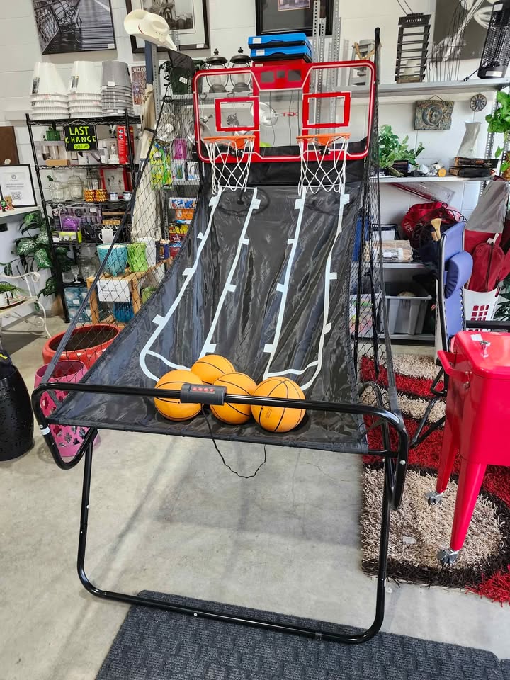 Rec-Tek MVP Basketball Arcade Game + 4 Balls & Electronic Scoreboard ...
